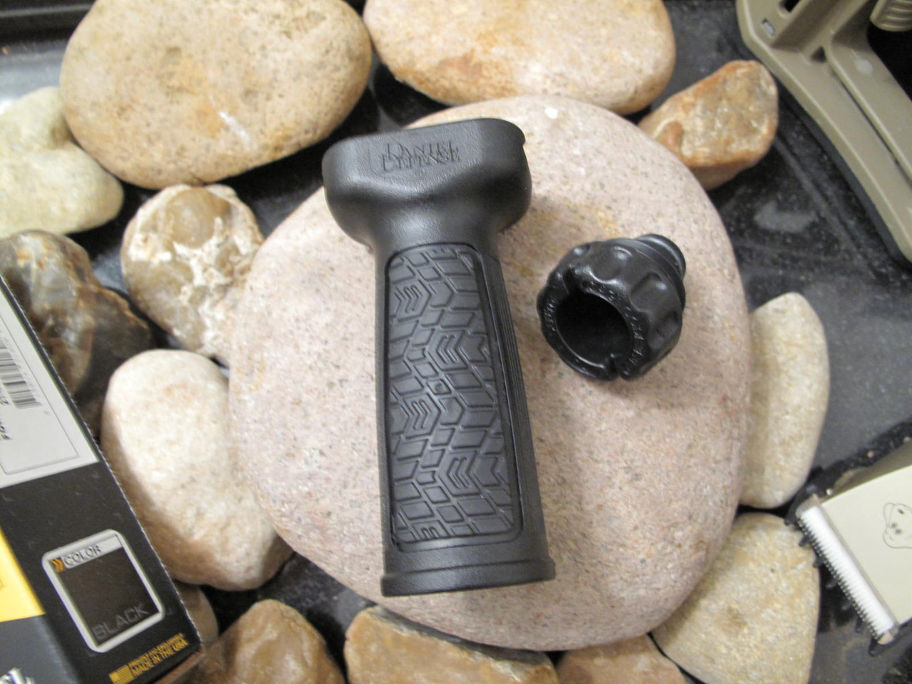 DANIEL DEFENSE Tactical + Maverick 88 Forend + VERTICAL GRIP - Slade ...