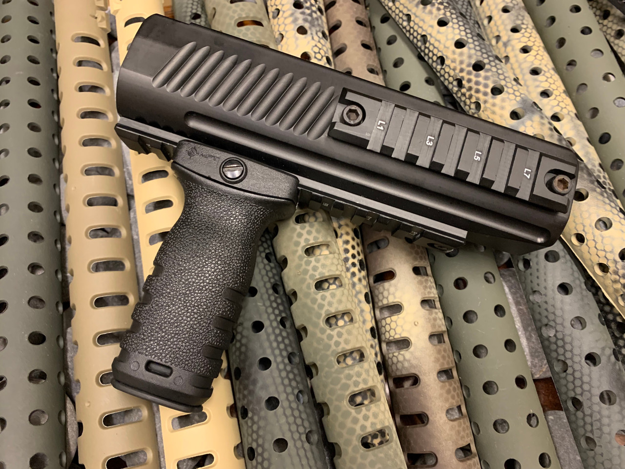 REMINGTON 870 Milled Aluminum Forend + MFT Short Vertical STUB Grip ...