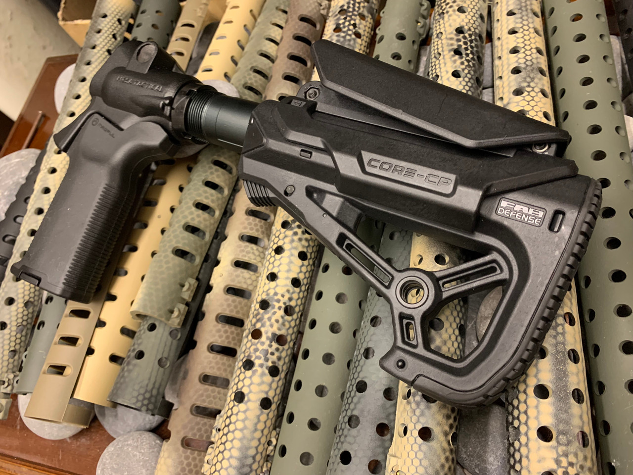 Maverick 88 Magpul K2 UPRIGHT GRIP + FAB DEFENSE CORE CP Mesa TACTICAL ...