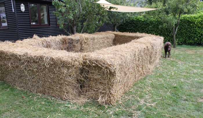 Keep Cool this Summer with a Homemade Tarpaulin Swimming Pool ...