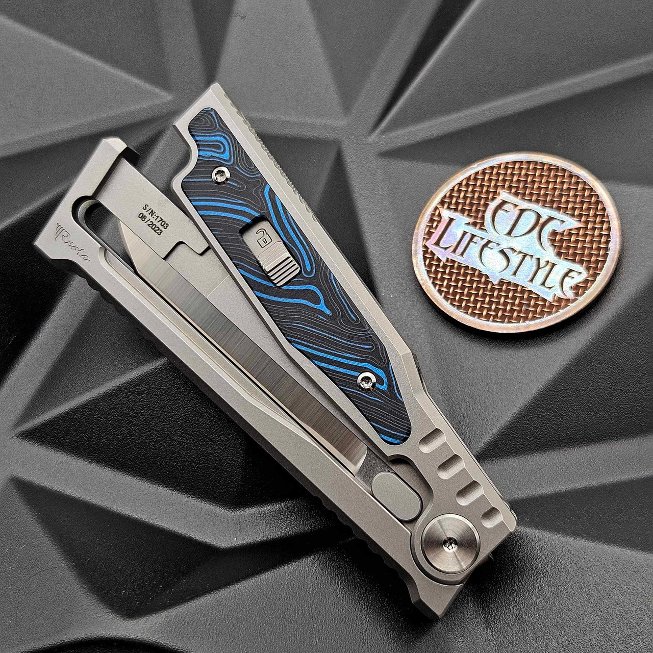 Reate Knives Exo-M Gravity Knife Blue/Black G-10 Damascus Pattern 6AL4V ...