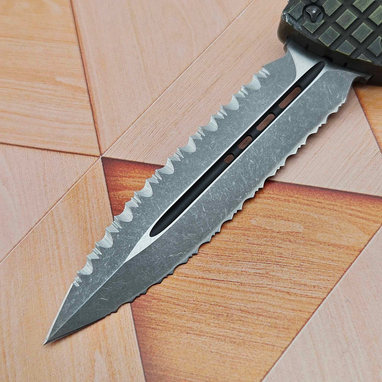 Microtech Combat Troodon D/E 142-DR12APFOGG Frag OFF Grenade Green ...