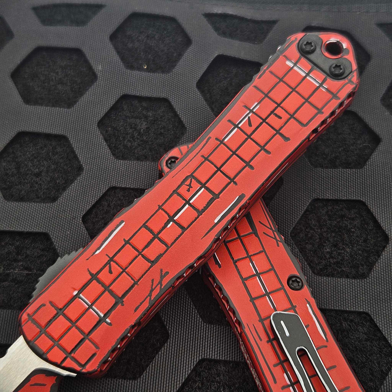 Heretic Manticore E Grenade Frag Grip 3.19" Bowie Red CEL Shading H026BF-CS-RD