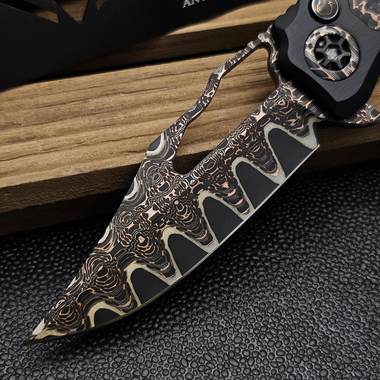 Heretic Custom Knives Wraith V4 Manual Bowie Vegas Forge Damascus w ...