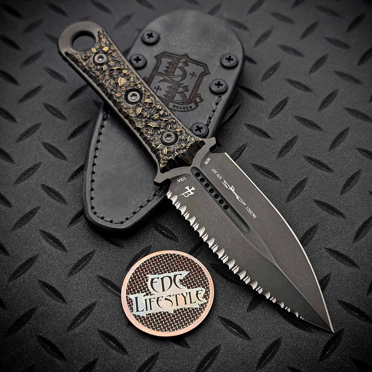 Microtech SBD D/E Fixed Blade DLC Full Serrated 2 Saints Handle 201-3DLCCFS