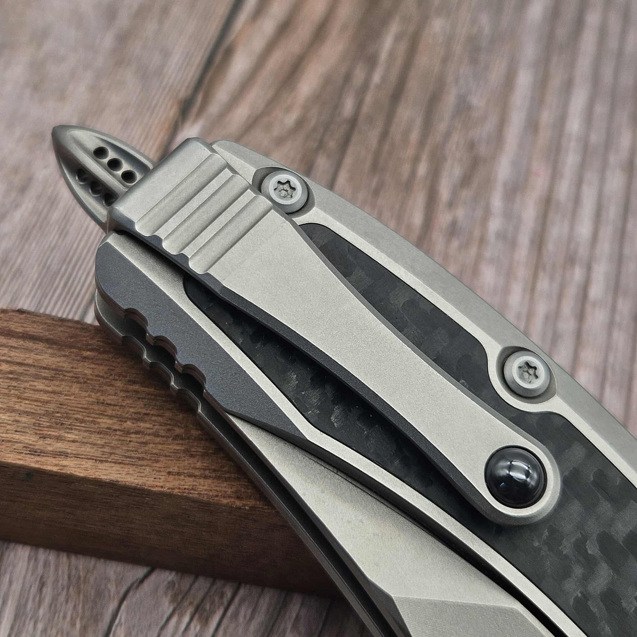Microtech Matrix 165C-4CFITI Titanium Handles Carbon Fiber Inlay - Preowned