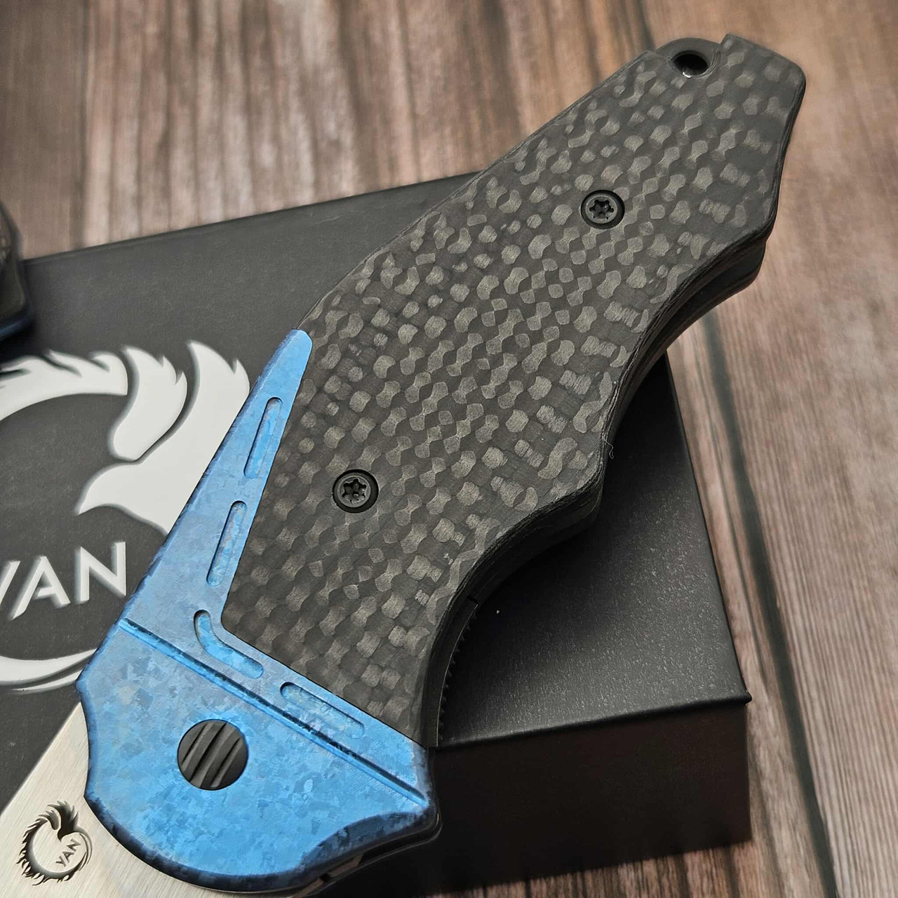 Yan Knives GTC Cabot Blue Crystal Ti Handle Carbon Fiber Scales S90V