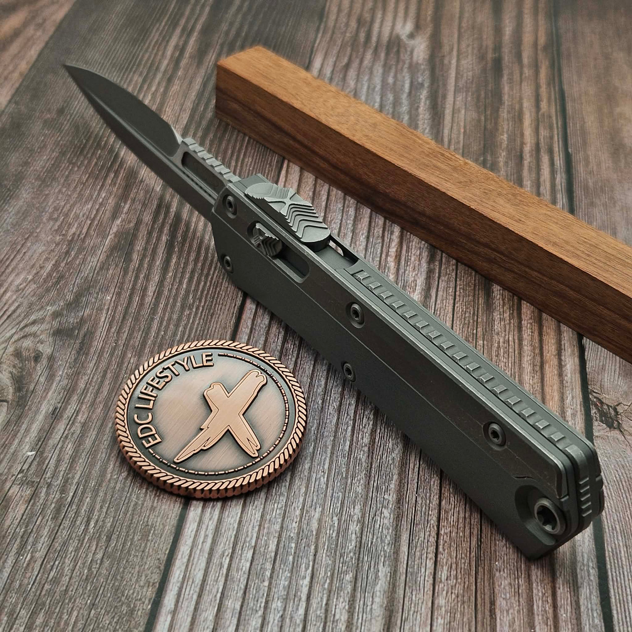 Microtech Glykon Natural Clear Bayonet Apocalyptic 184-10APNC - Preowned