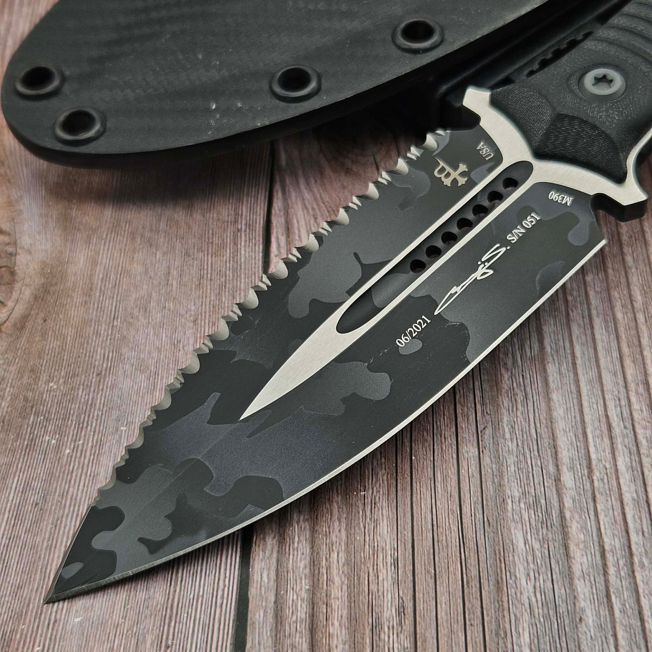 Microtech SBD D/E Urban Camo Full Serrated S/N 051 - Preowned