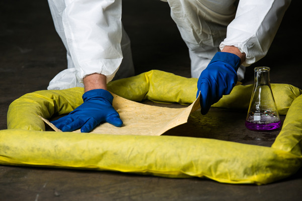 Hazmat Absorbent Pads, Absorbs 27.9 gallons, 200 count, 15"x19" - Y ...
