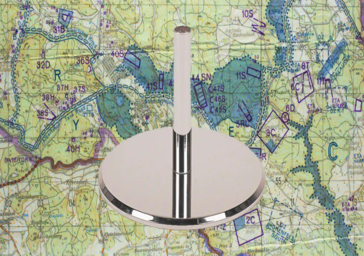 Metal Chrome Guidon Floor Stand