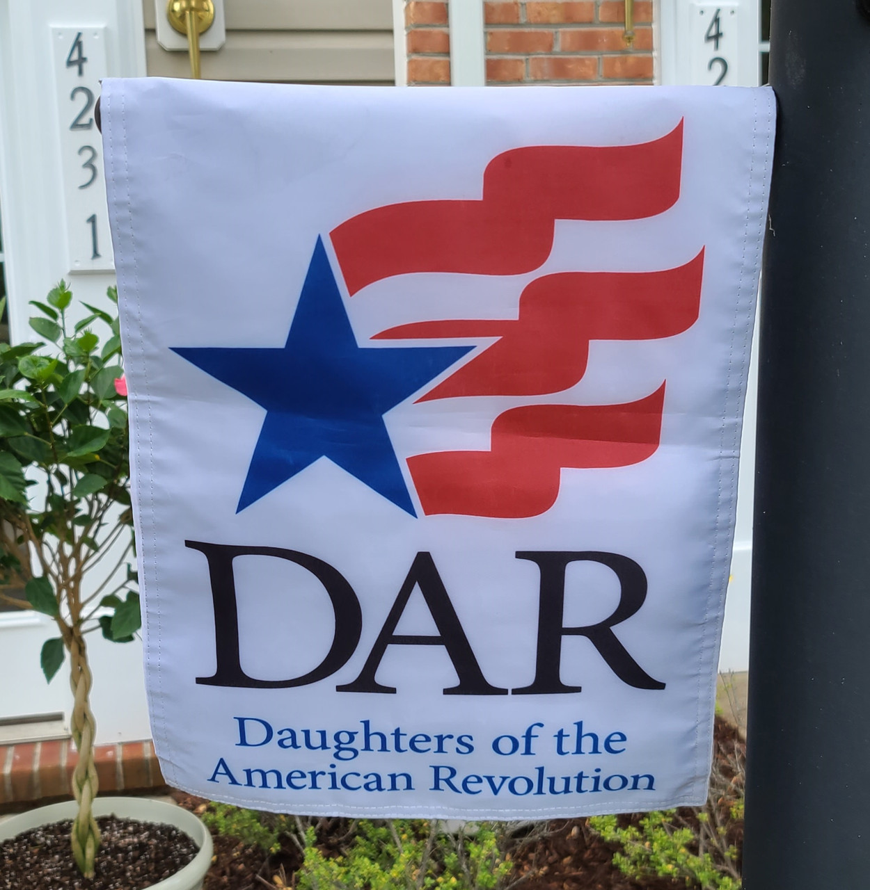 DAR Oval Logo Pin - DAR Shopping