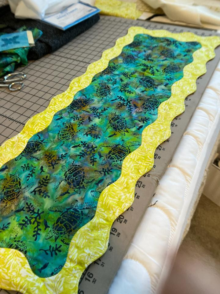Wavy Edge Runner