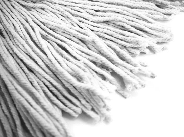 GLOBE 16OZ SYNTHETIC YACHT MOP W/ 54 IN METAL HANDLE - Safety Express