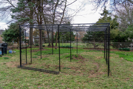 7.5' H Poly Garden Fence Enclosure w/Top and Gate