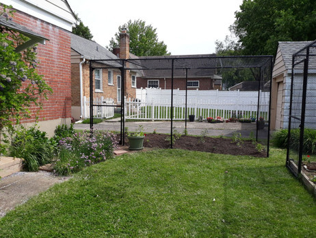 7.5' H Poly Garden Fence Enclosure w/Top and Gate