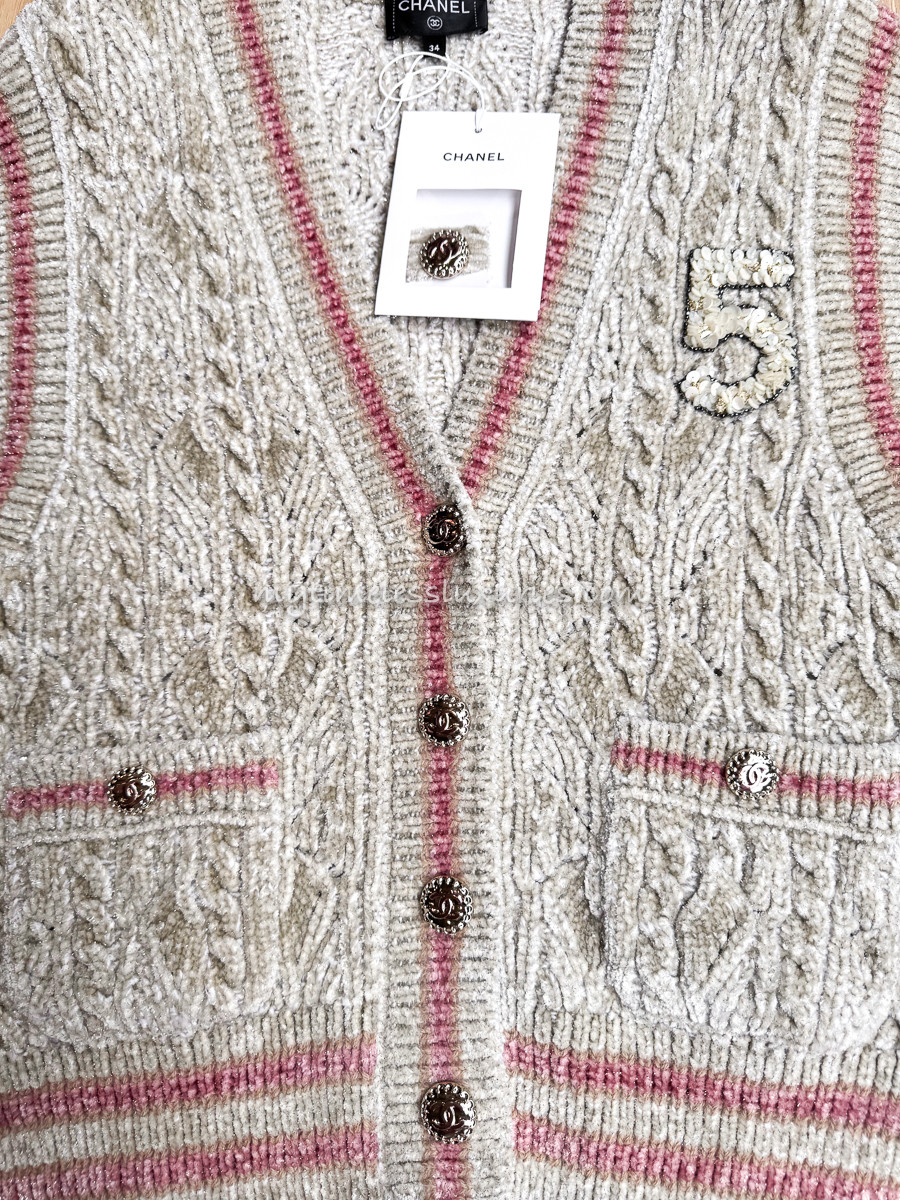 CHANEL 22B Embroidered Knit Vest 34 Beige/ Pink *New - Timeless Luxuries