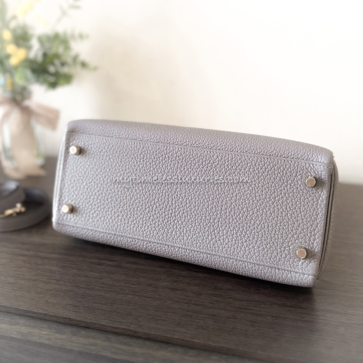 HERMES Kelly 28 Gris Asphalte Togo GHW - Timeless Luxuries