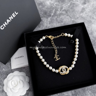 CHANEL 24A Runway CC Pearl Choker Necklace New Timeless Luxuries