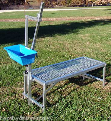 Lightweight milk milking stand for Goats and Sheep
