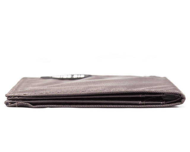 Metro bi-fold wallet
