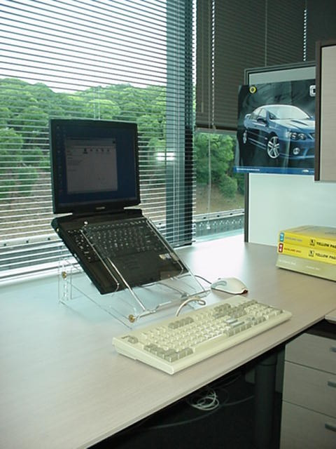 In-Line Monitor raiser Laptop Station Crystal with A4 platform ...