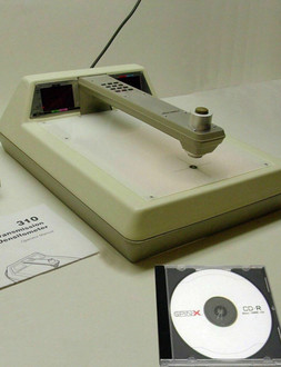 X-rite 310T Transmission Color Densitometer with Manual and Cable ...