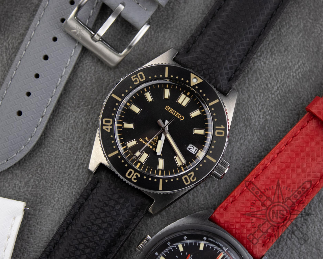 Tropical Style Black Rubber Watch Strap — Classic & Modern