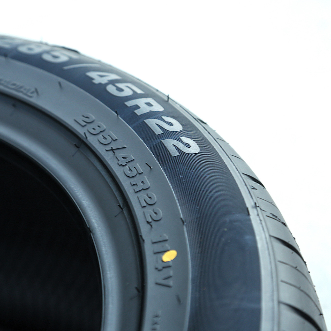Dcenti D8000 285/45R22 114V XL