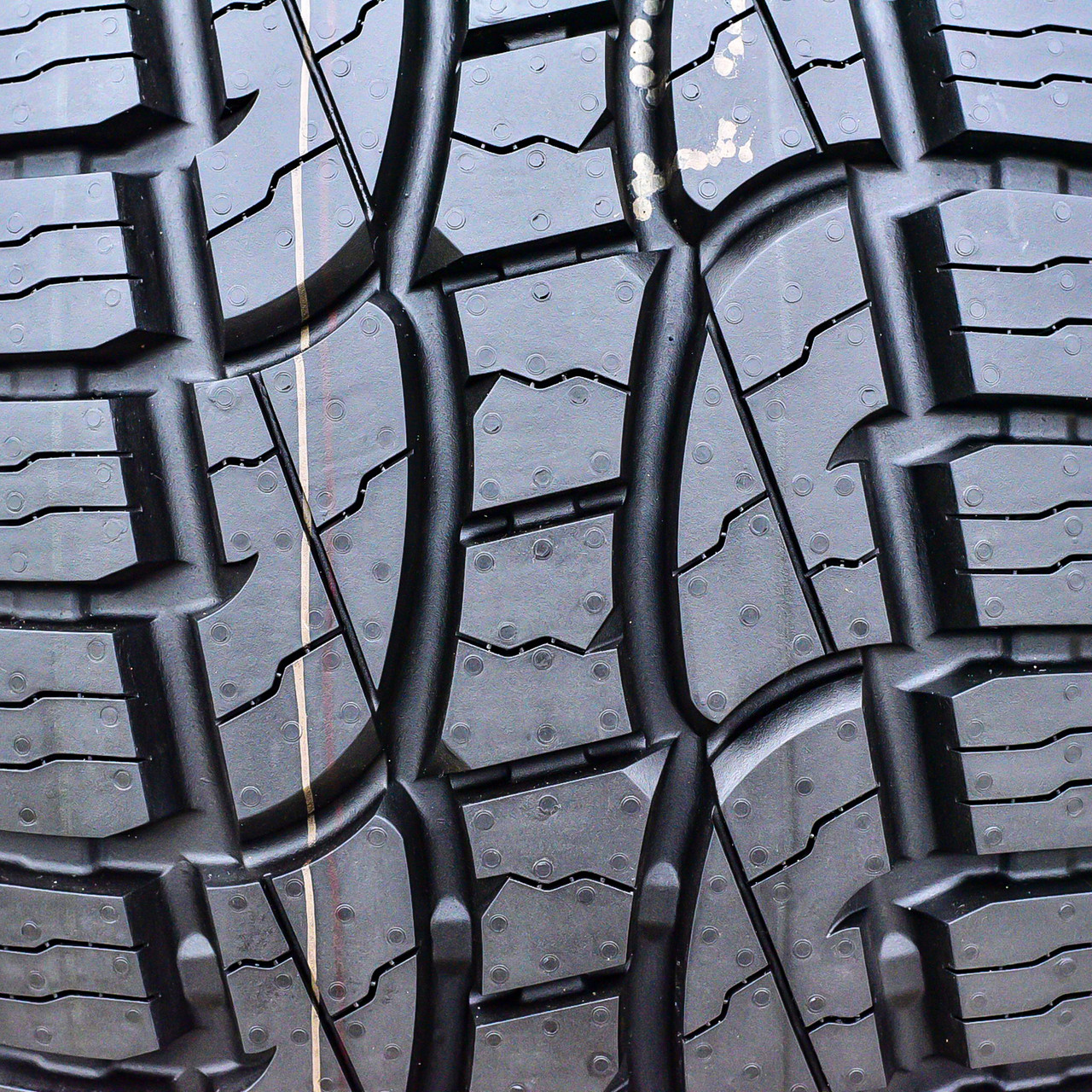 Crosswind A/T 275/60R20 114T AT All Terrain Tire