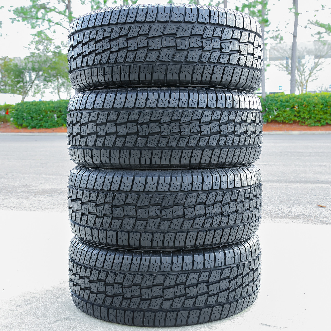 Landgolden LGT57 A/T LT 265/70R16 121/118S E (10 Ply)