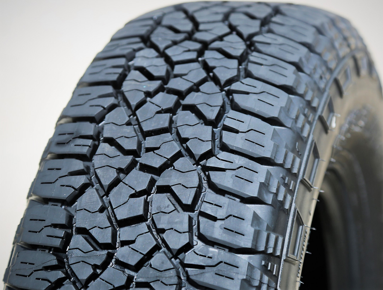 Goodyear Wrangler TrailRunner AT 255/70R18 113T A/T All Terrain Tire