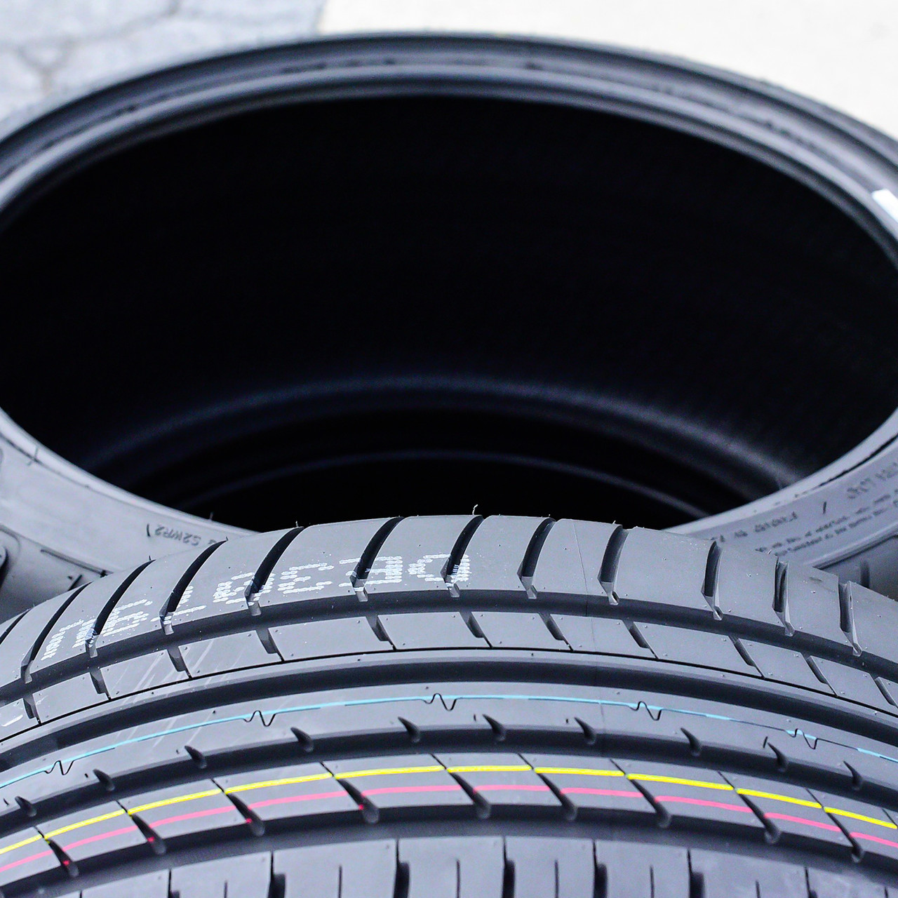 Cosmo MuchoMacho 245/40R20 ZR 99Y XL