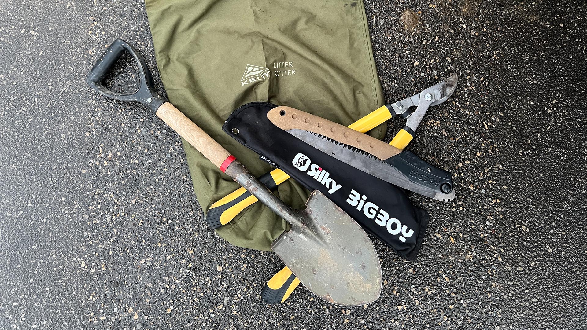 Why Silky Rides Shotgun when OnX Trail Guide Chris Menz is Offroading ...