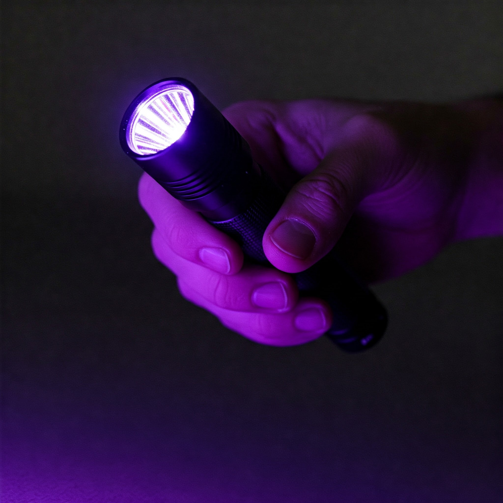 The Science Behind UV Flashlights: How They Work and What Makes Them ...