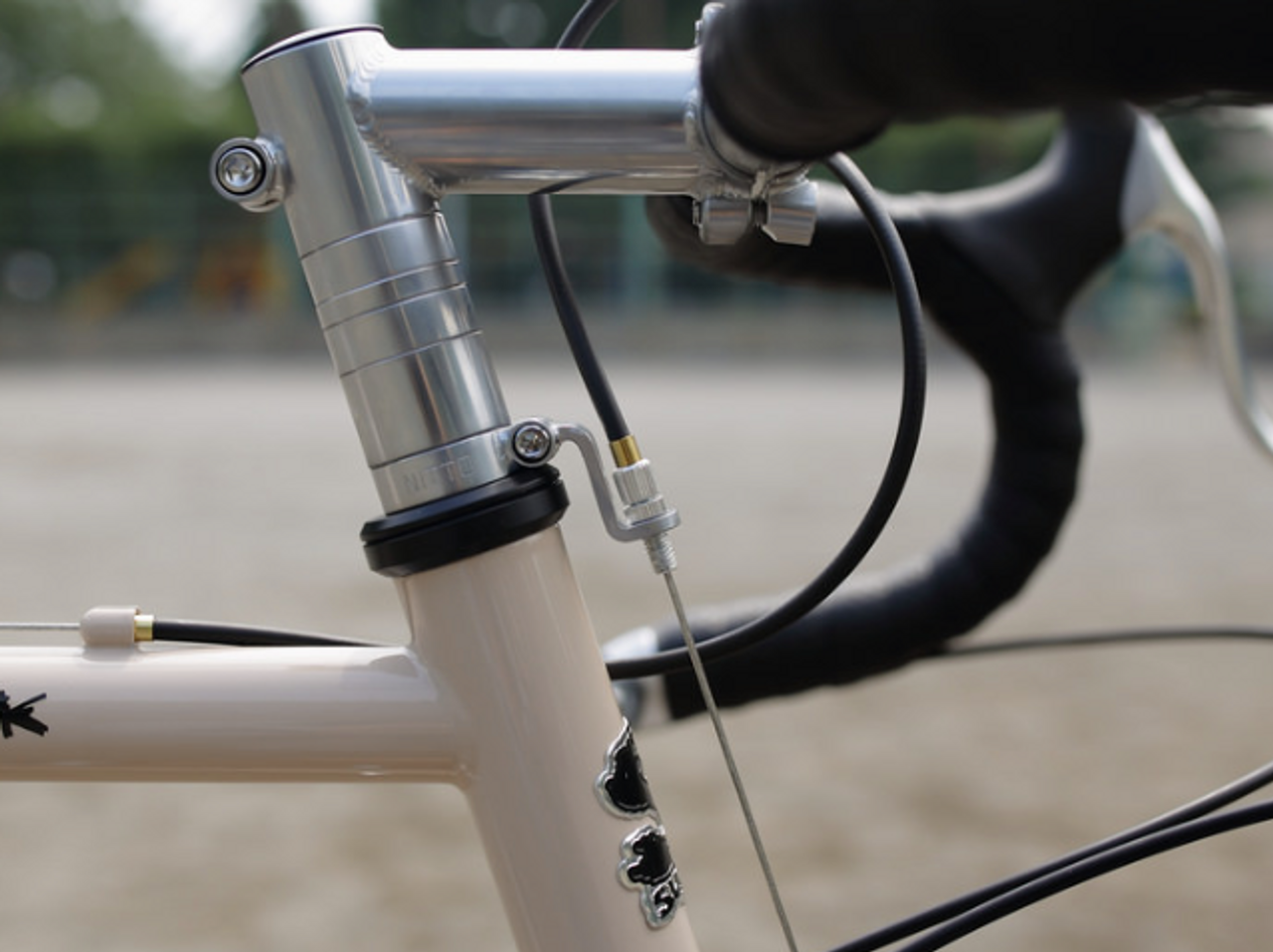 Cantilever brake hanger front store