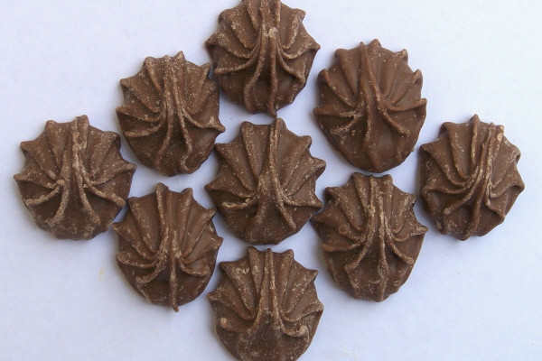Chocolate Bud Whirls 1kg - Sydney Party Shop