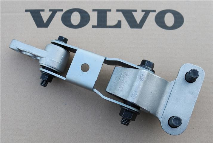 Volvo XC90 V8 Lower Torque Mount (2005-2011) | Voluparts