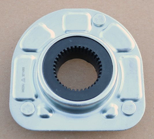 Volvo V70 Upper Strut Mount Plate (2002-2007) | Voluparts