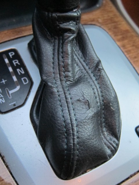 Volvo XC90 Shift Boot (OEM) | Black Leather Look