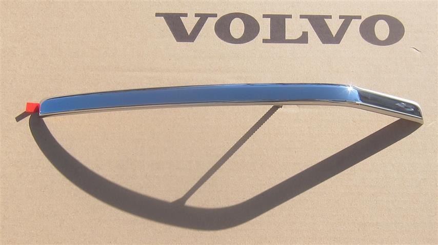 Volvo XC90 Chrome Trim Below Taillight (2007-2014)