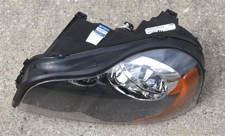 Volvo XC90 Headlight Assembly (Left or Right) | 2003-2014