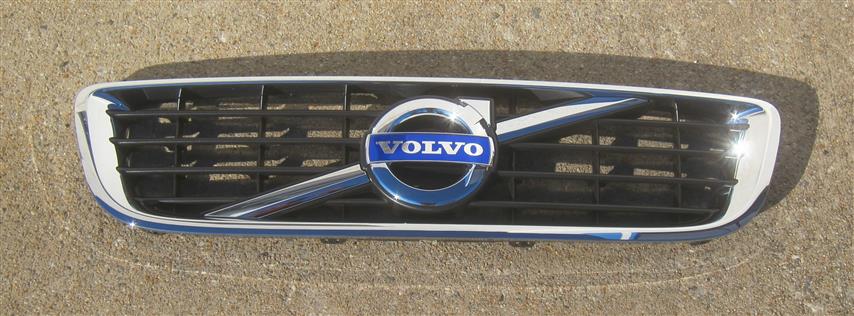 2011 Volvo S40 Grill (OEM) | Voluparts Online Store