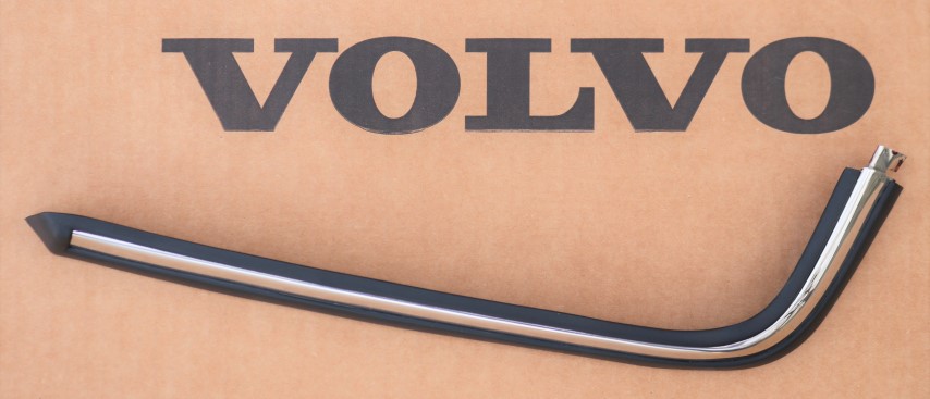 Volvo 240 Right Front Bumper Molding | 1983 1984 1985