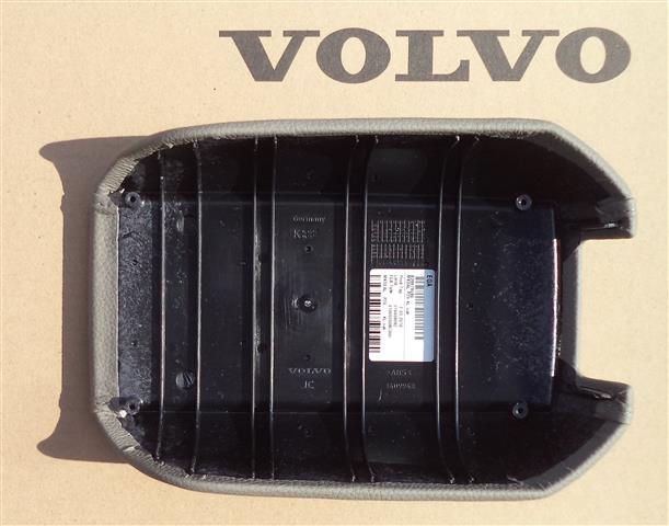 Volvo XC90 Center Console Cover (Beige Armrest) | 2003-2006