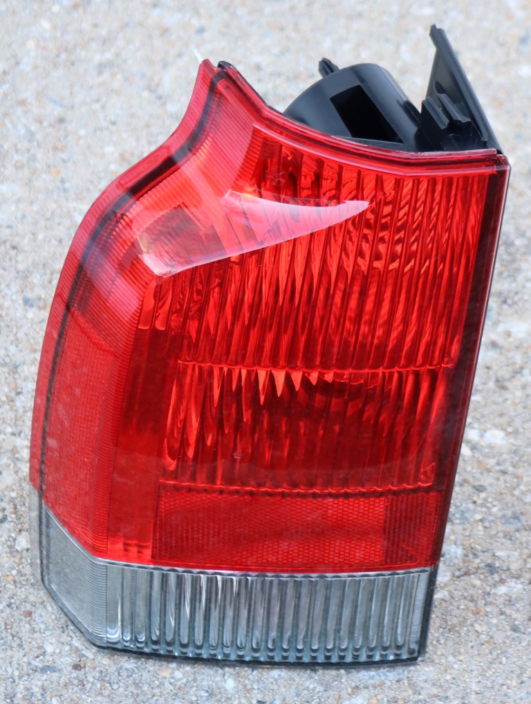 Volvo V70 Lower Tail Light Assembly (Driver Side) | 2001-2004