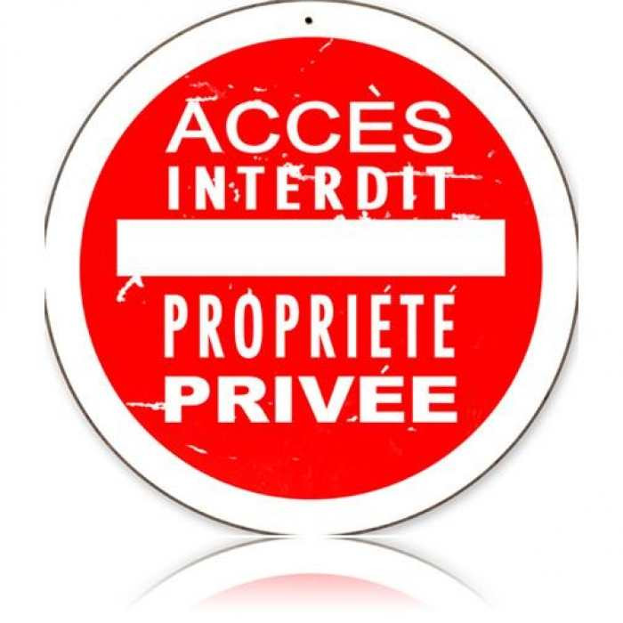 Retro Access Interdit Round Metal Sign 14 x 14 Inches