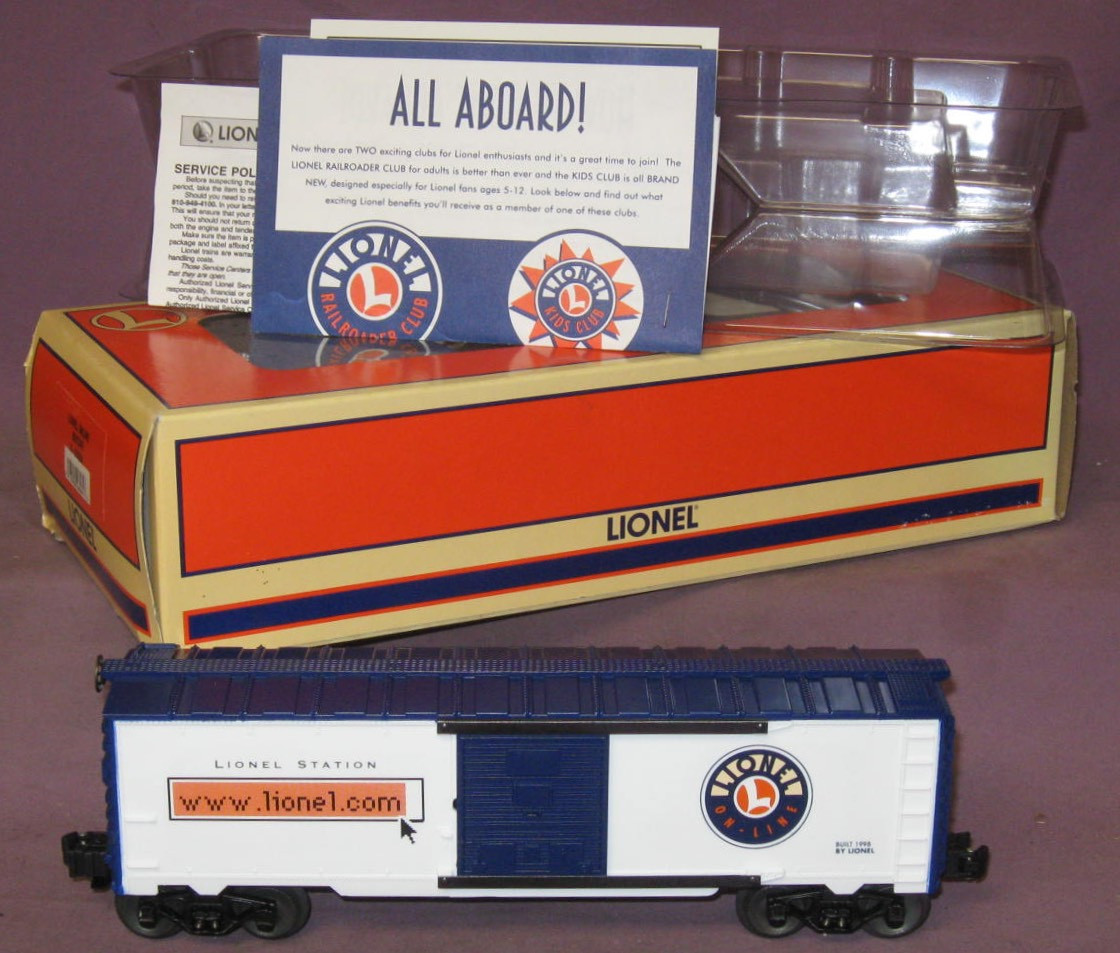 26264 Lionel Station Box Car (NOS) - All Aboard Train Shoppe