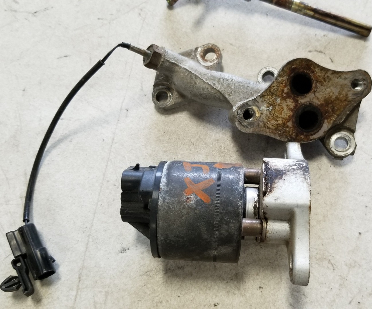 1995 1996 1997 Jaguar XJ6 EGR Recirculation Valve Assembly NBC4769AB