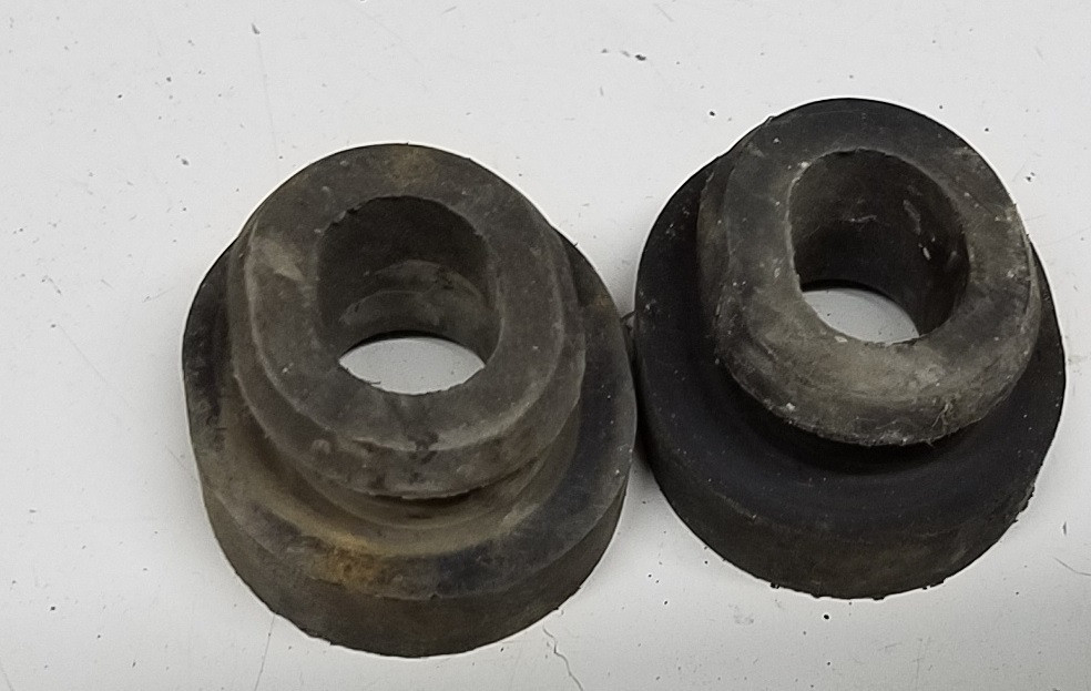 Radiator Lower Rubber Isolator Set 3.8L 4.6L 5.0L 1989-1997 Thunderbird ...